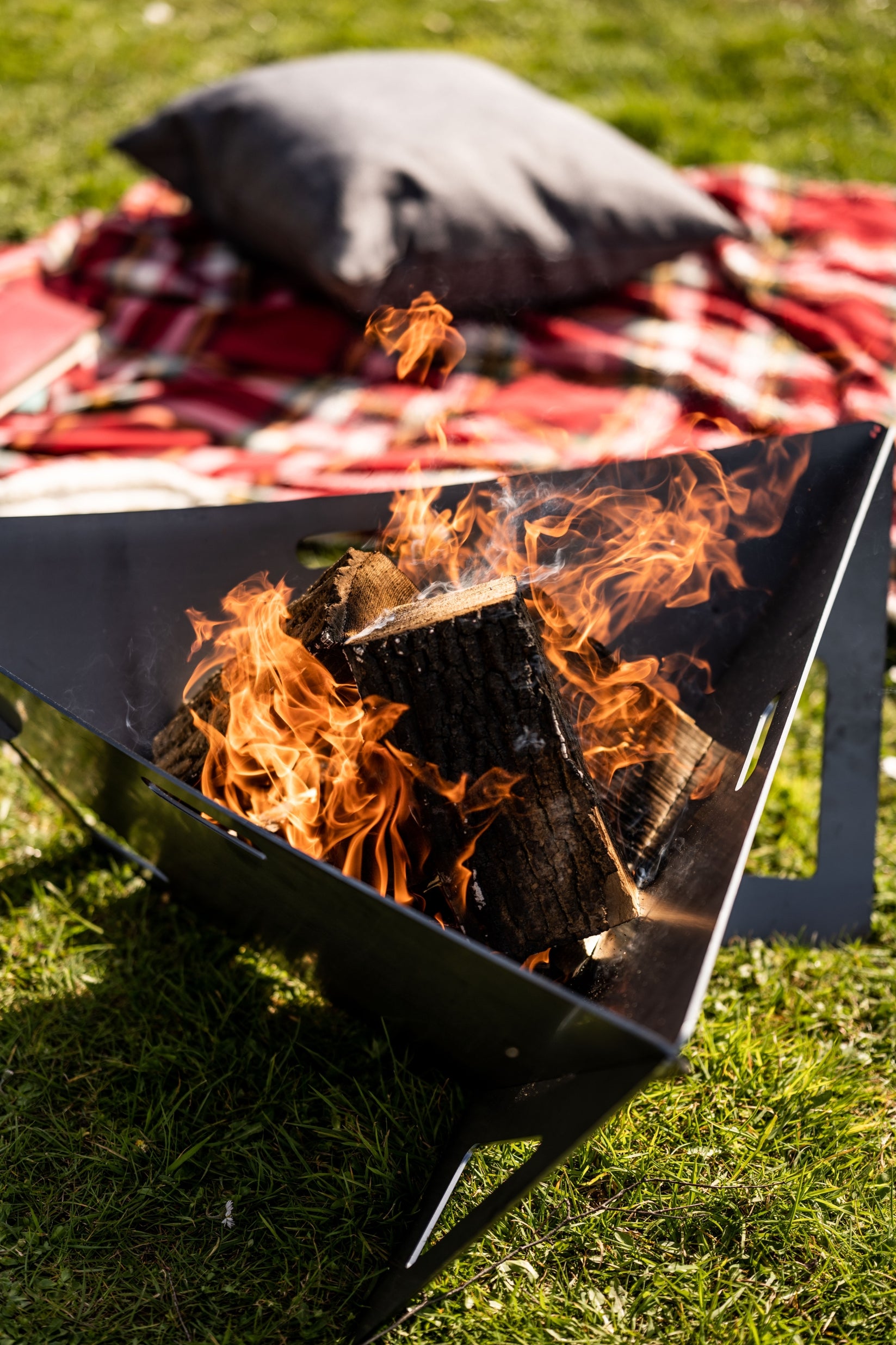 Arada Delta Fire Pit Large — GR8 Fires